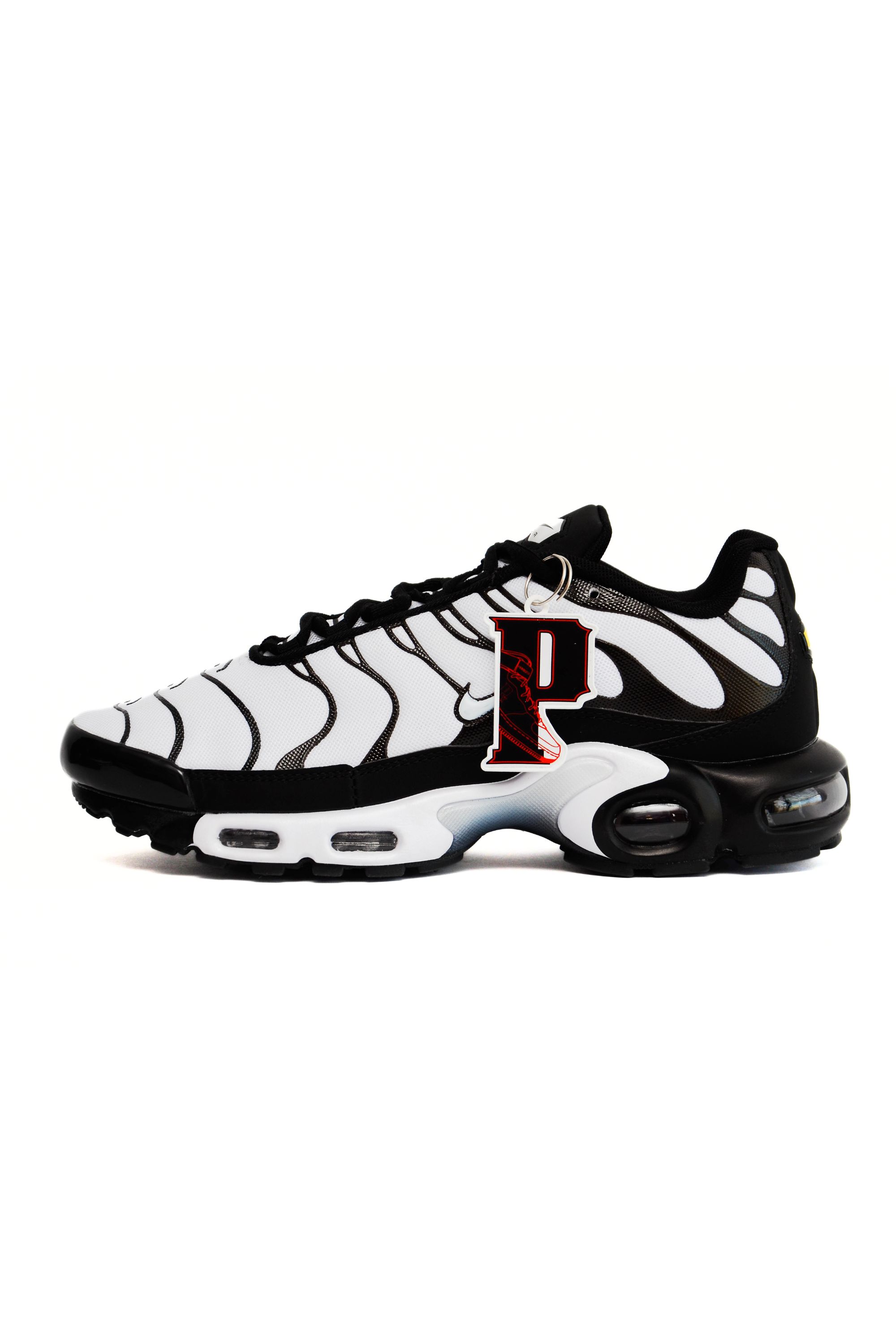 Nike Air Max TN Plus 'Oreo' – Preto e Branco com Estilo